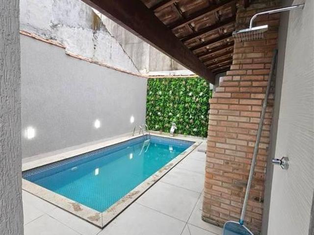 Casa Isolada à Venda na Vila Mirim Praia Grande 2 Quartos, Piscina