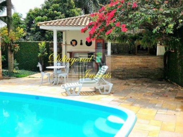 Casa isolada em condomínio na Granja Viana 3 suítes, piscina e 4 vagas