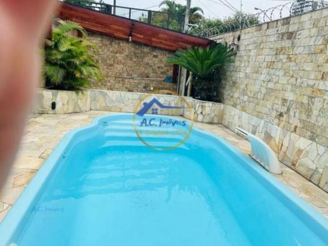 Casa Isolada em Canto do Forte 4 dorms Piscina e Churrasqueira!