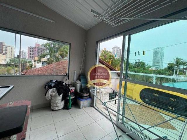Casa isolada no Canto do Forte perto da praia com 3 dormitórios sendo 3 suítes e piscina privativa c