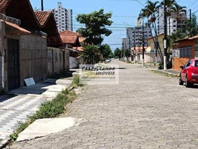 Casa isolada, situada no bairro Caiçara, possuindo 02 dormitórios
