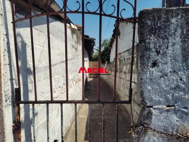 Casa ja Antiga Terreno 250m2 com possibilidade ampliação para 500m2 de terreno