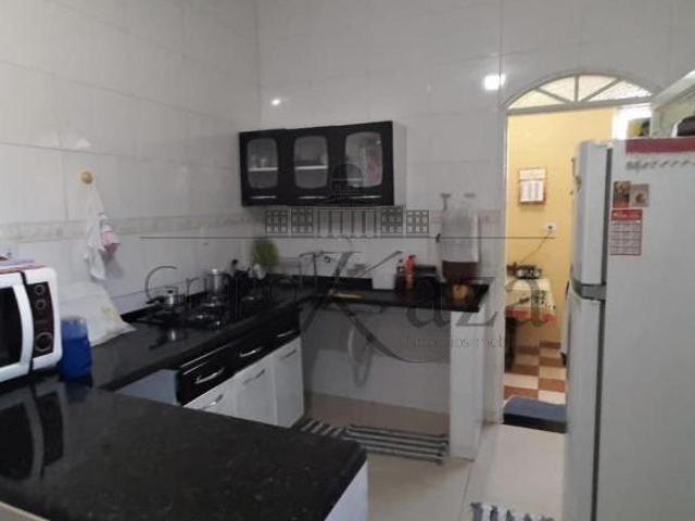 Casa Jacareí Jardim das Oliveiras 2 Dormitórios, sendo 01 suite 68,00m²