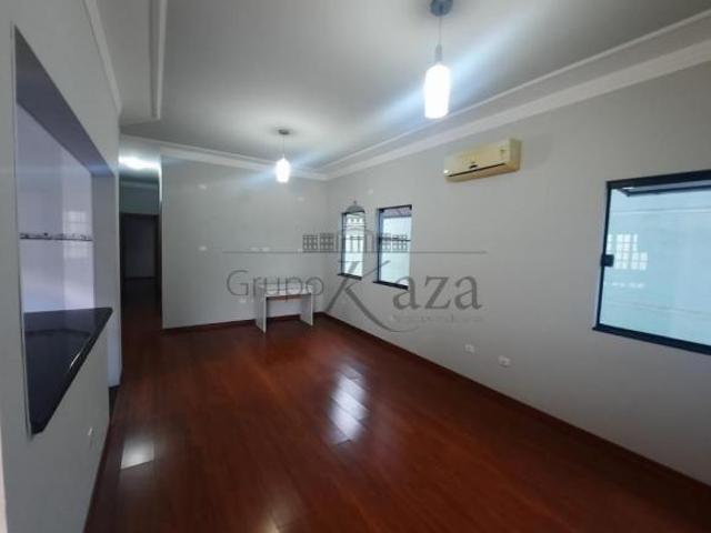 Casa Jardim Terras de Santa Helena Jacareí 4 Dormitórios 166,82m²