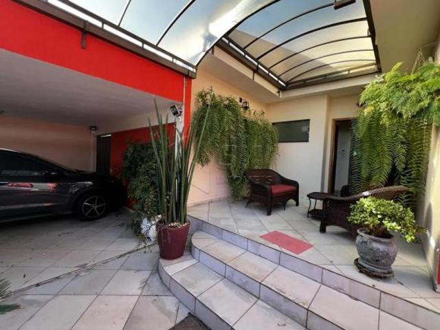 CASA JARDIM TROPICAL BOTUCATU / SP