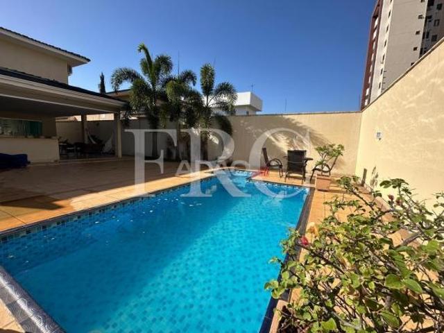 CASA JARDIM AMÉRICA Casa de Rua com 5 Quarto s por R$ 2317000.00 no setor Jardim América IN31943