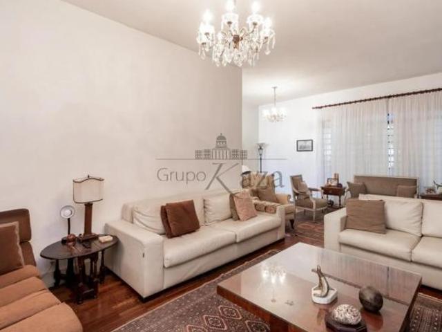 Casa Jardim América 3 Dormitórios 280m²