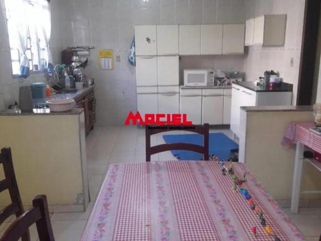 CASA JARDIM CEREJEIRA, EM EXCELENTE LOCALIZAÇÃO
