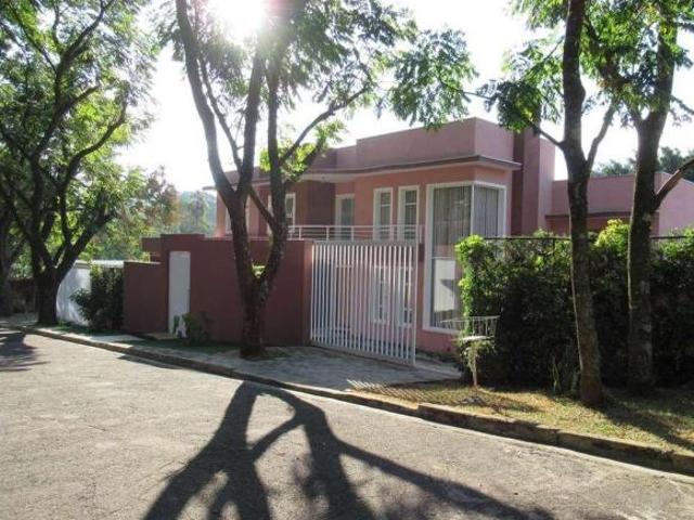 Casa Jardim Colonial Nova, moderna, 4 suítes e 7 vagas cobertas!