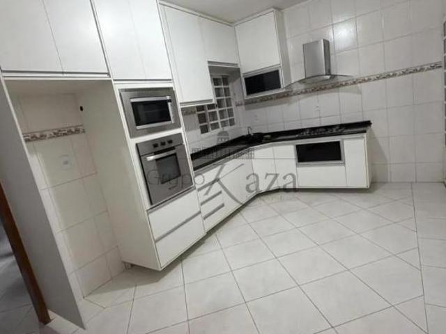 Casa Jardim das Cerejeiras 2 Dormitórios 125m²
