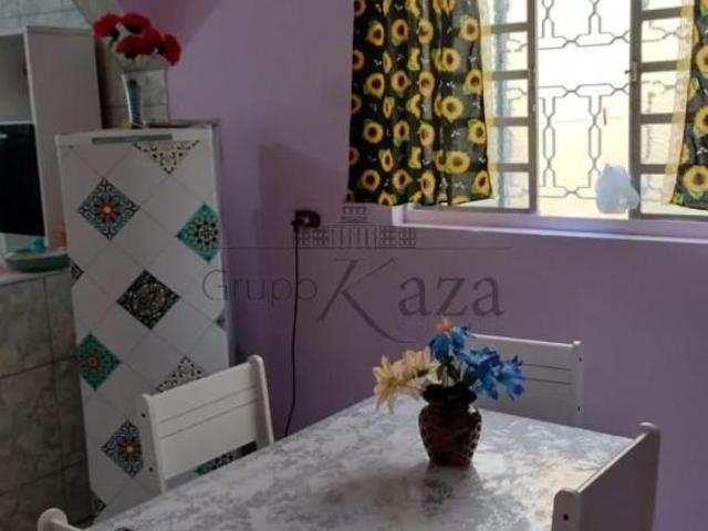 Casa Jardim das Cerejeiras 3 Dormitórios 126m²