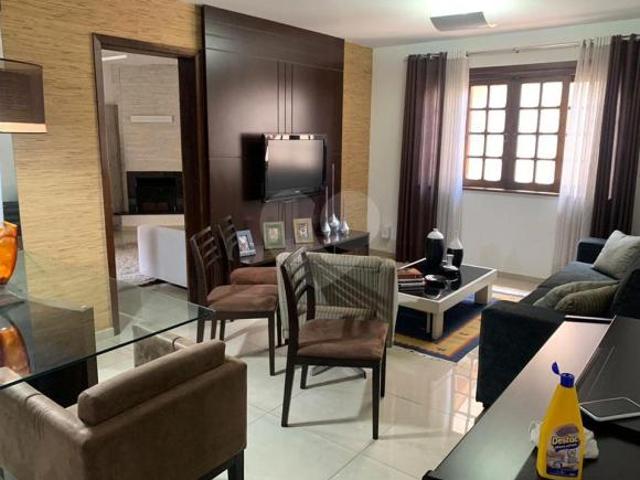 Casa Jardim das Américas 5 Dormitórios 3 Suítes 3 Vagas Área Útil: 420 m²