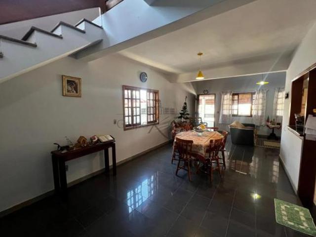 Casa Jardim das Indústrias 4 Dormitórios 150m²
