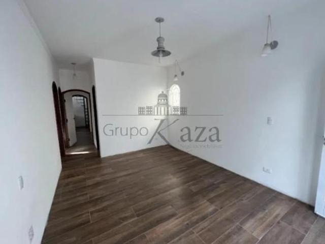 Casa Jardim das Industrias 194m² 7 Dormitórios