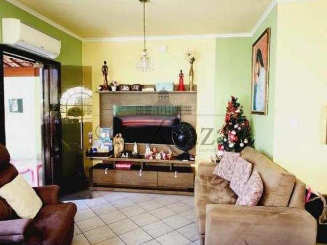 Casa Jardim das Industrias 3 Dormitórios 197m²