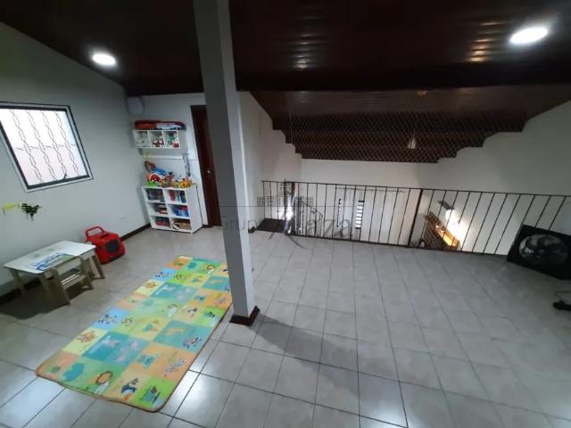 Casa Jardim das Industrias 3 Dormitórios 250m²