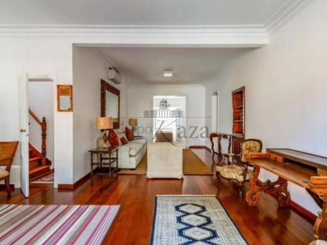 Casa Jardim Europa 3 Dormitórios 219m²