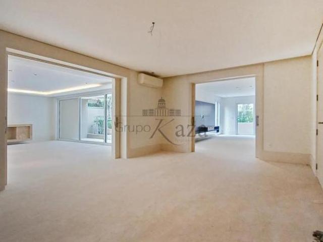 Casa Jardim Europa 5 Suítes 900m²