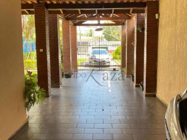 Casa Jardim Flórida Jacareí 3 Dormitórios sendo uma suíte 200m²