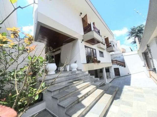Casa Jardim França com 600m2 de área construída, 4 suítes e 6 vagas de garagem