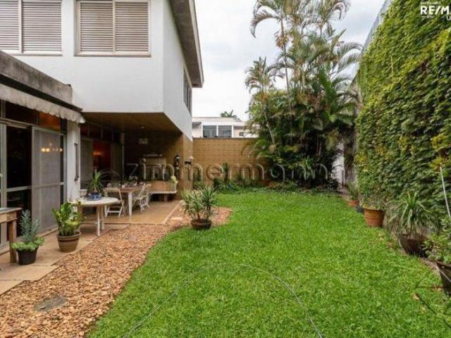 CASA JARDIM GUEDALA, 4 DORMITORIOS, 8 VAGAS