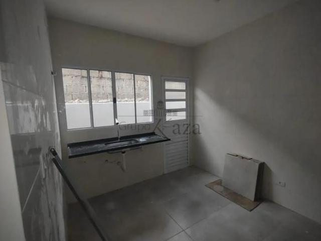 Casa Jardim Imperial Jacareí 2 Dormitórios 90m²