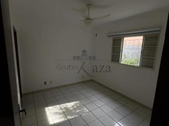 Casa Jardim Leocádia 3 Dormitórios 180m²