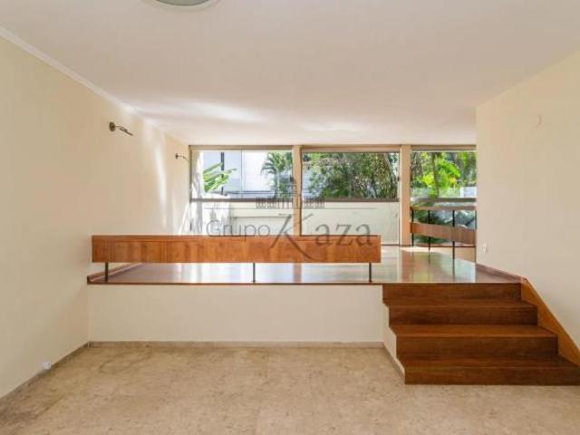 Casa Jardim Luzitânia 4 Dormitórios 281m²