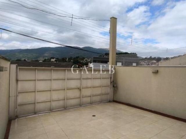 Sobrado à Venda em Atibaia Excelente Localização, 3 Suítes e Vista para a Pedra Grande