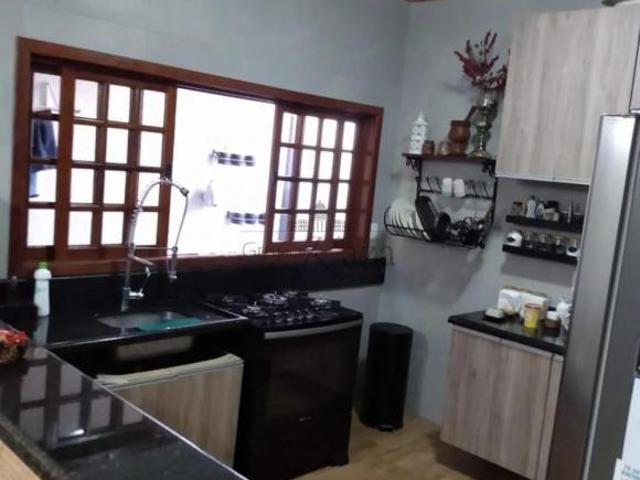 Casa Jardim Pararangaba 5 Dormitórios 200m²