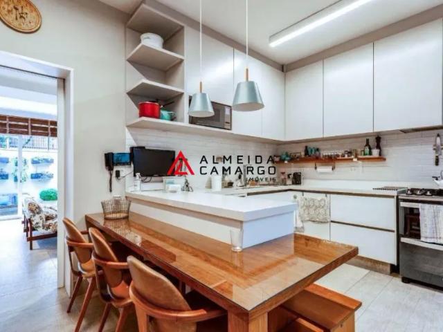 Casa Jardim Paulistano 220m² 4 dormitórios sendo 2 suítes, 3 banheiros, 2 vagas de garagem
