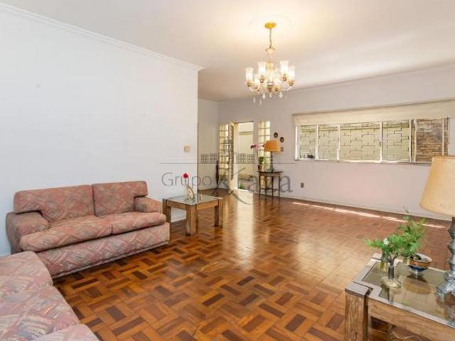 Casa Jardim Paulistano 6 Dormitórios 300m²