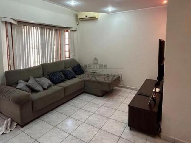 Casa Jardim Santa Maria Jacareí 4 Dormitórios 220m²