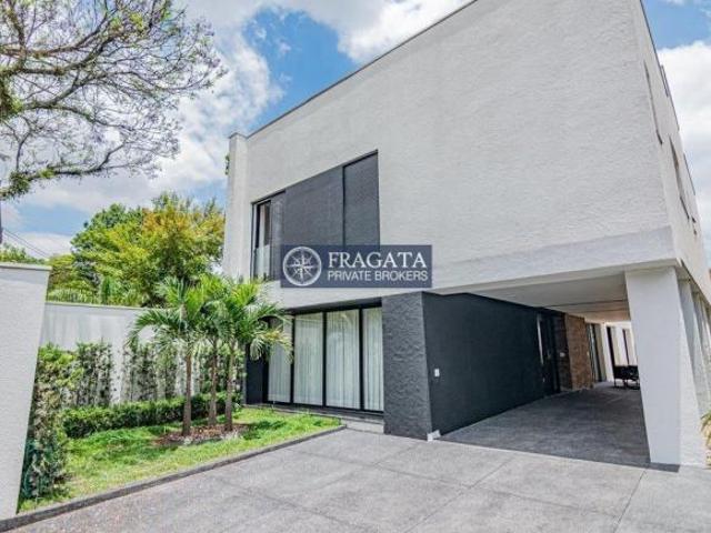 Casa à venda no Jardim Paulista com 4 suítes e 415m² de área privativa