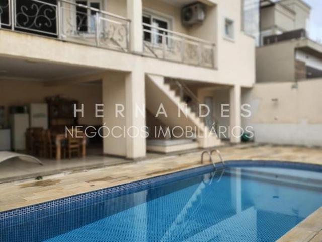 Casa Luxo em Alphaville, 3 Suítes Área Gourmet Piscina Aquecida!
