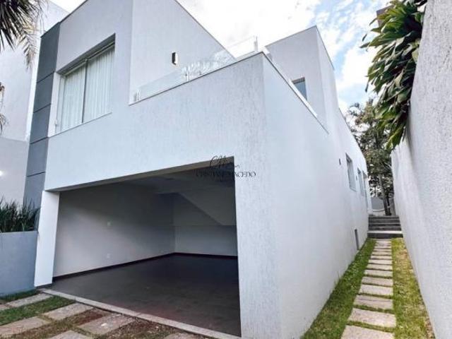 Casa luxuosa com vista para a lagoa em Lagoa Santa!