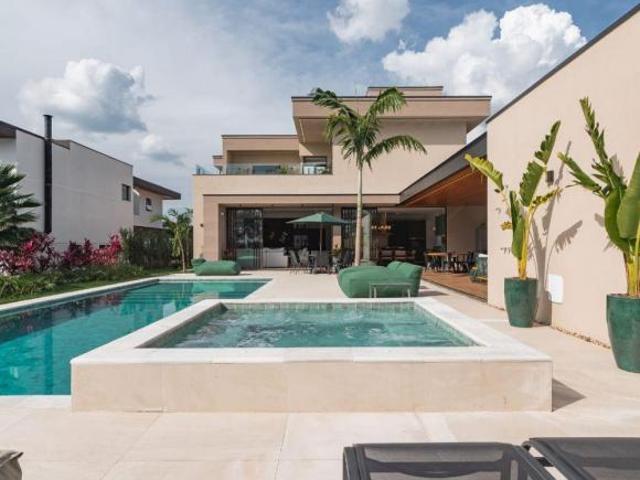 Casa luxuosa à venda no Condomínio Portal do Japy Golf Club em Cabreúva SP