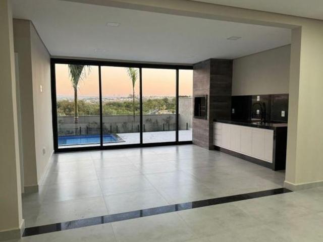 Casa Luxuosa de 3 Suítes, Energia Solar e Área Gourmet no Cyrela Landscape