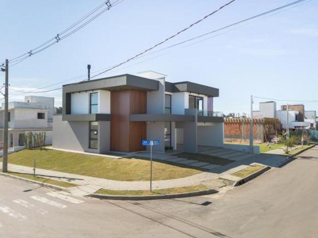 Casa luxuosa de esquina no Condomínio Residencial Cidade Universitária