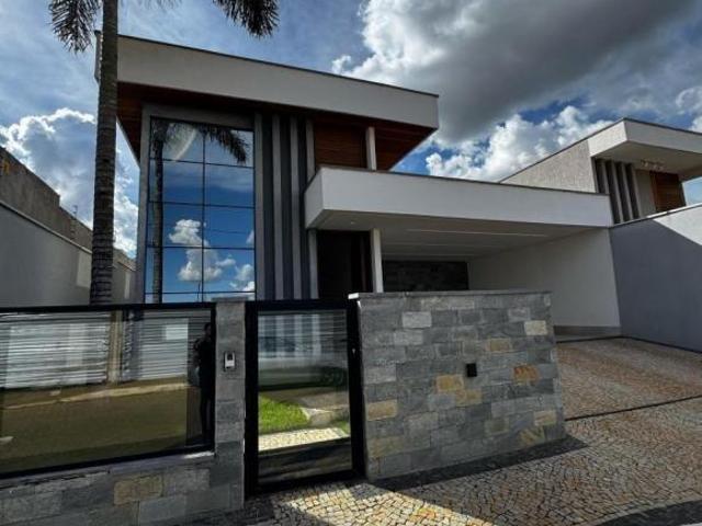 PONTE ALTA NORTE 3 QUARTOS C/ 1 SUÍTE, 2 VAGAS, CASA COM PISCINA, 400 m²
