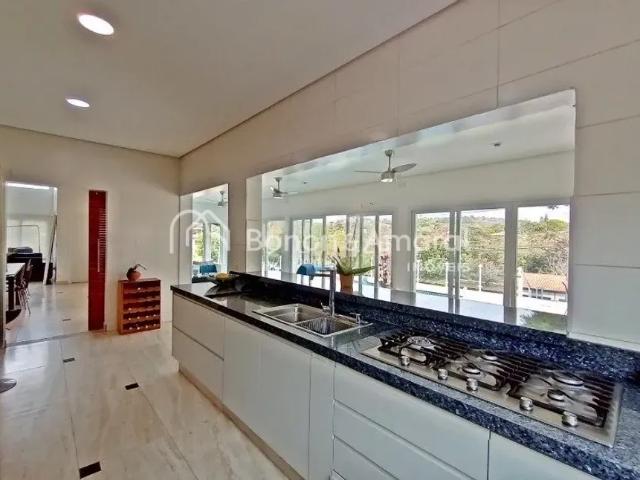 Casa Luxuosa e Moderna à Venda
