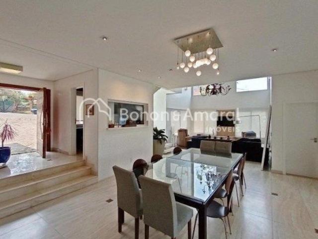Casa Luxuosa e Moderna à Venda