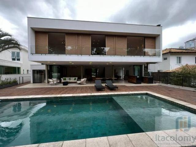 Casa luxuosa e moderna à venda no Condomínio Alpha Conde