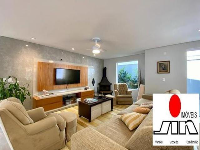 Casa luxuosa no Condomínio Riviera de São Lourenço