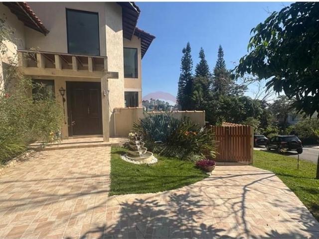 Casa Luxuosa para Aluguel em Aldeia da Serra