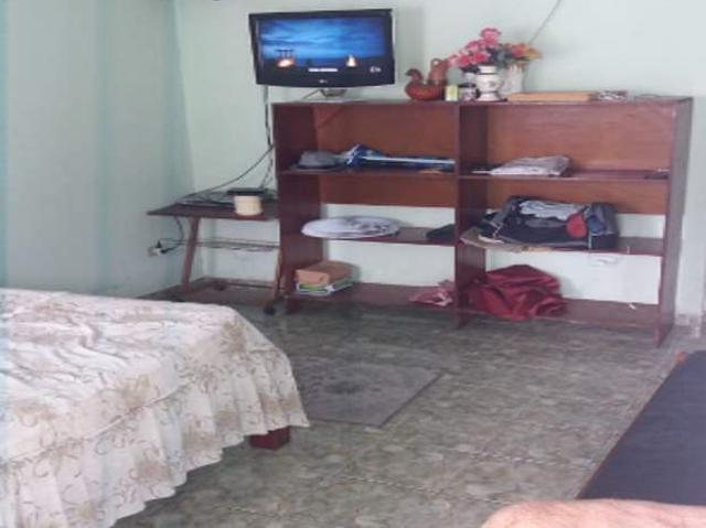 Casa lado morro com 2 dormitórios
