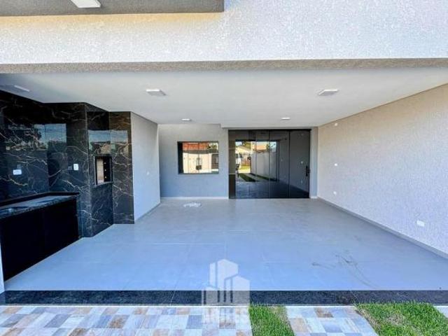 Casa lado mar, com 3 quartos, piscina e 4 vagas