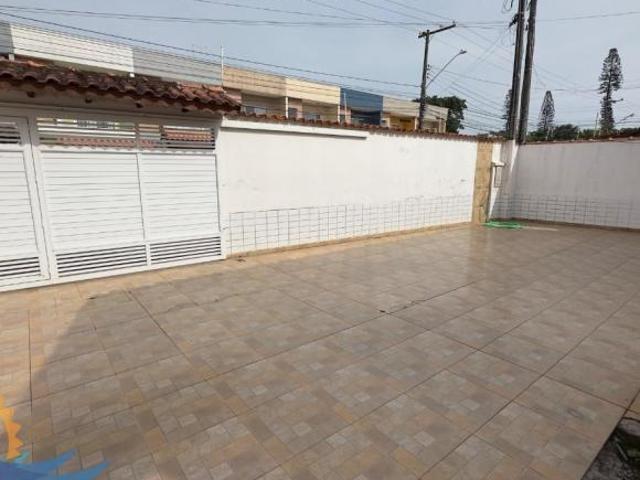Casa lado praia à venda em Nova Itanhaém, 2 quartos, 1 suíte, 3 vagas de garagem, 65,50m² Itanhaém