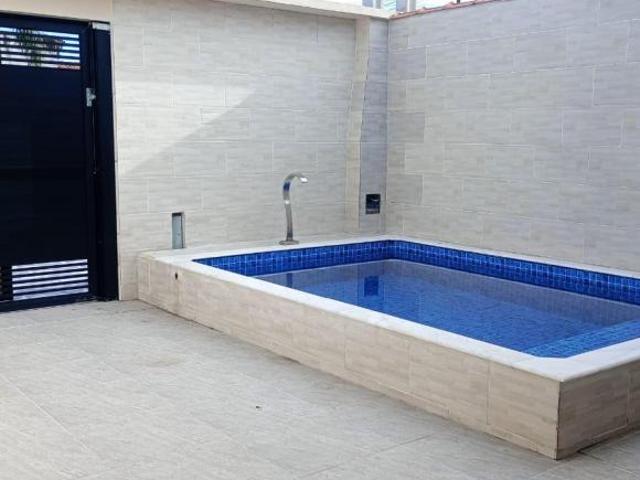 CASA LADO PRAIA EM MONGAGUÁ