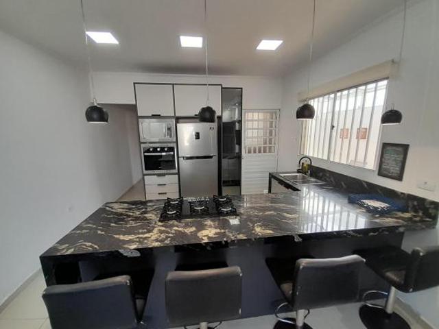 Casa lado praia, no Balneario California em Itanhaém